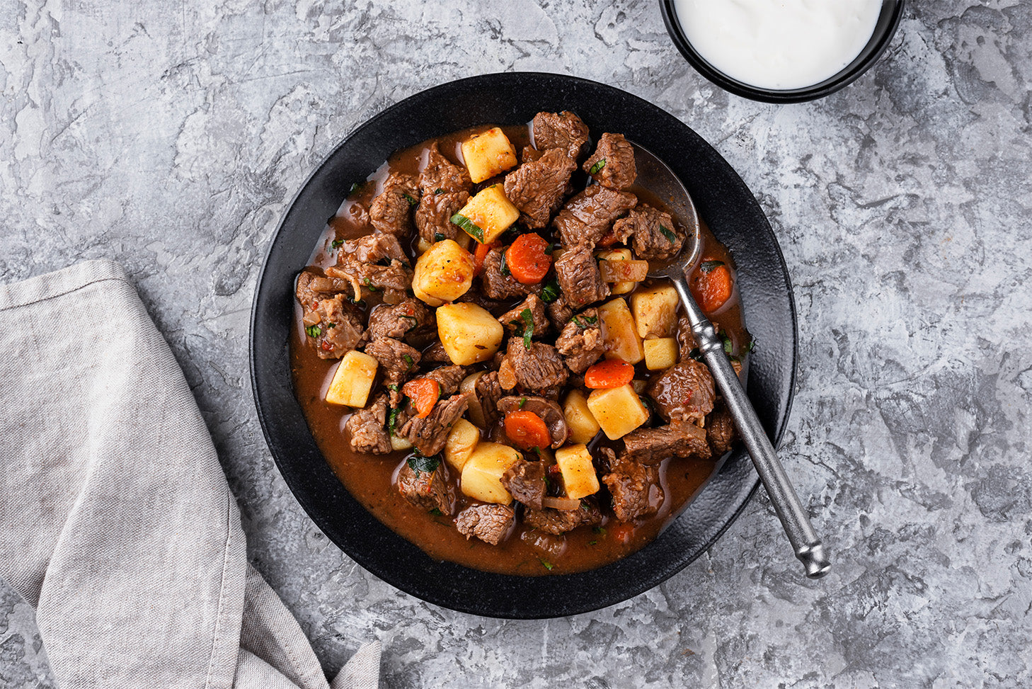 Goulash met Aardappel – Meat & Eat
